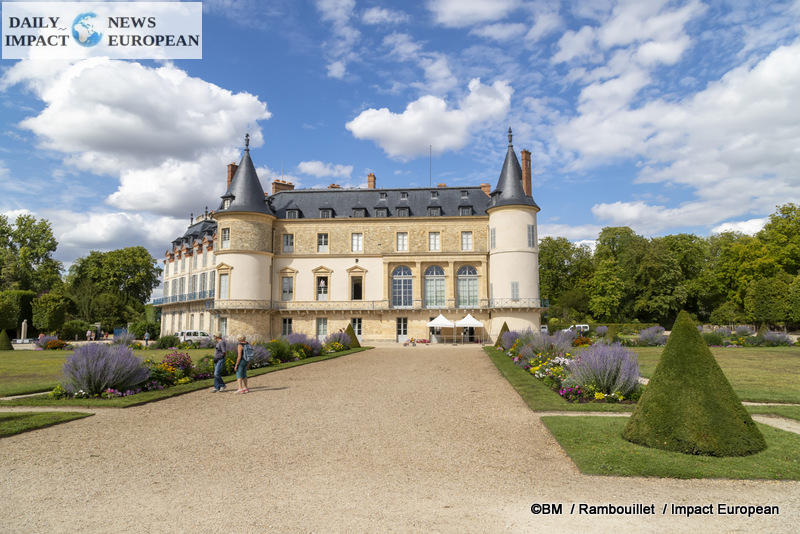 Rambouillet presents its castle and its history through churches and ...